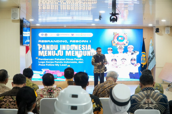 Ditjen Hubla Luncurkan Logo Baru Pakaian Petugas Pemanduan Kapal